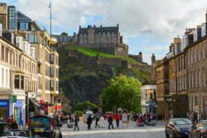 World's Best Castles on Cliffs - 15 Cliff Castles So Dreamy They Look ...
