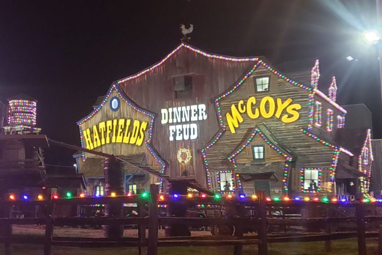9 Places to Celebrate Christmas in Pigeon Forge for Winterfest 2022 ...